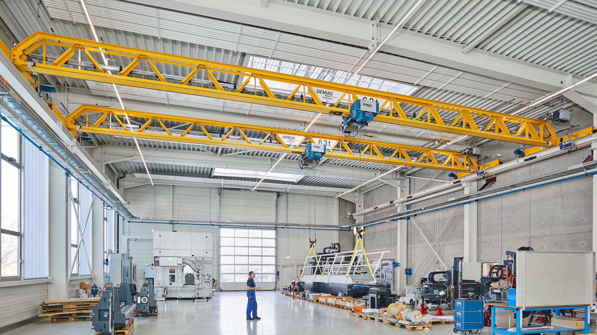 V-type cranes for sensitive assembly work | Demagcranes