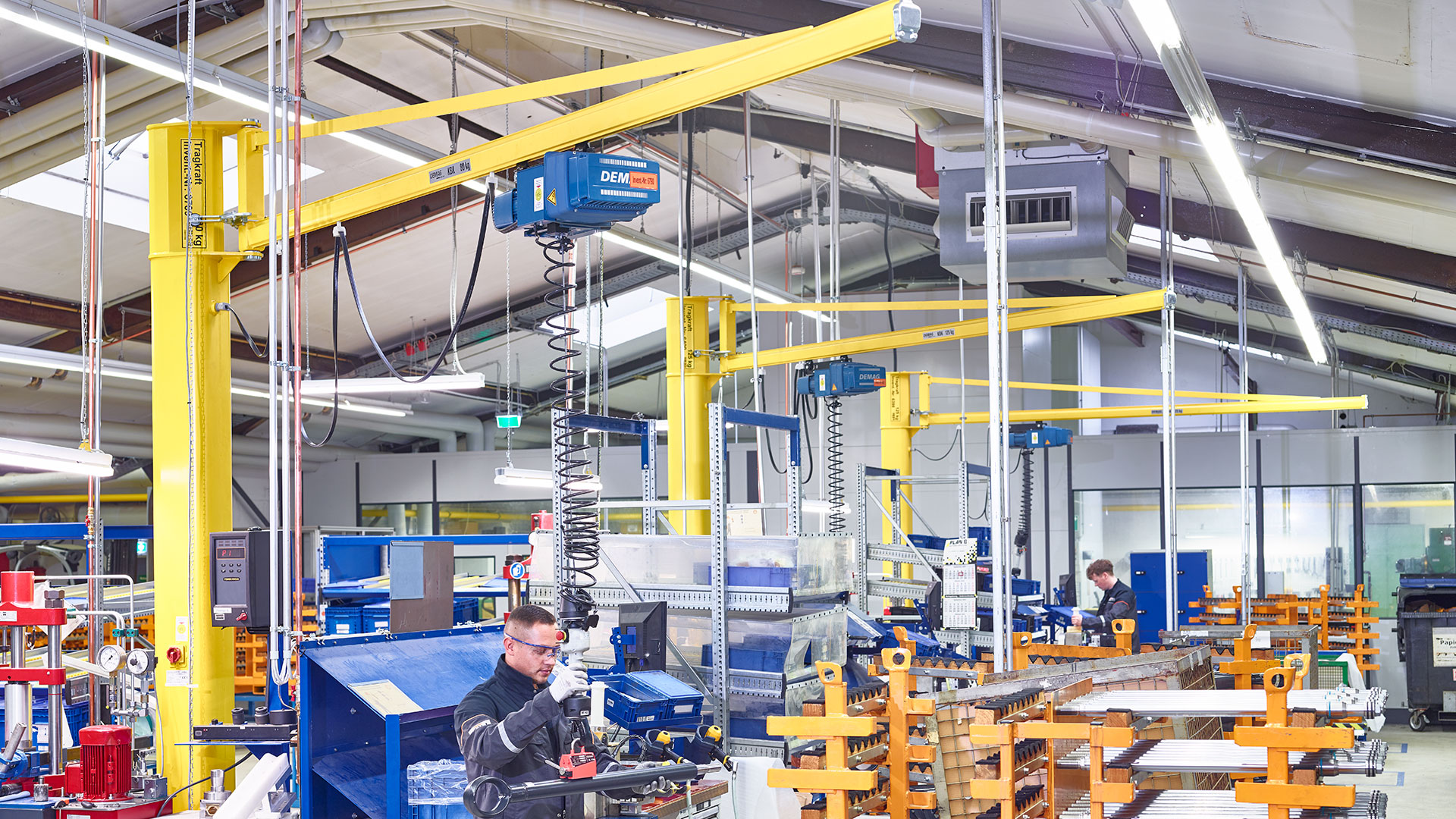 KBK Pillar and wall-mounted slewing jibs | Demagcranes